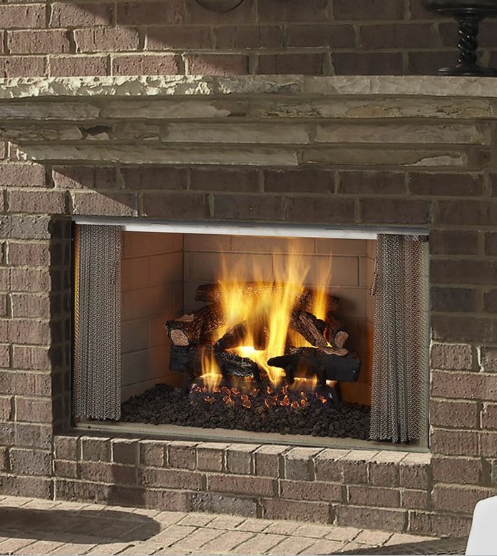 Best Outdoor Fireplaces: Wood Burning or Propane Gas For The Backyard?